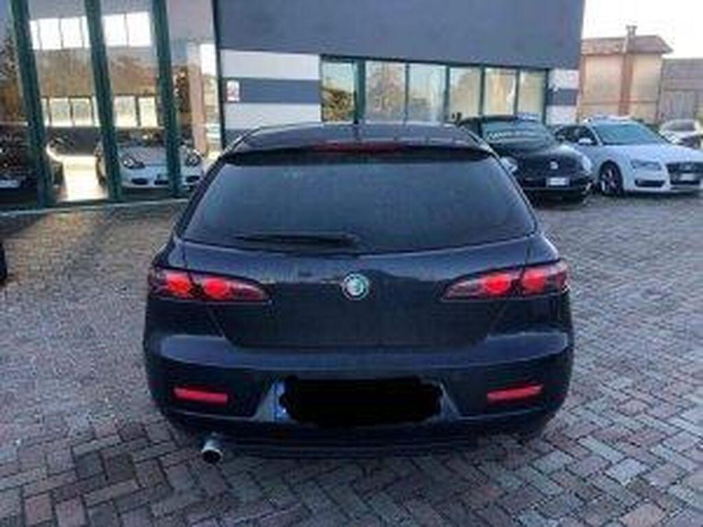 Alfa Romeo 159 gepek karavan. Alfa Romeo 159 gepek karavan Kontakt 85