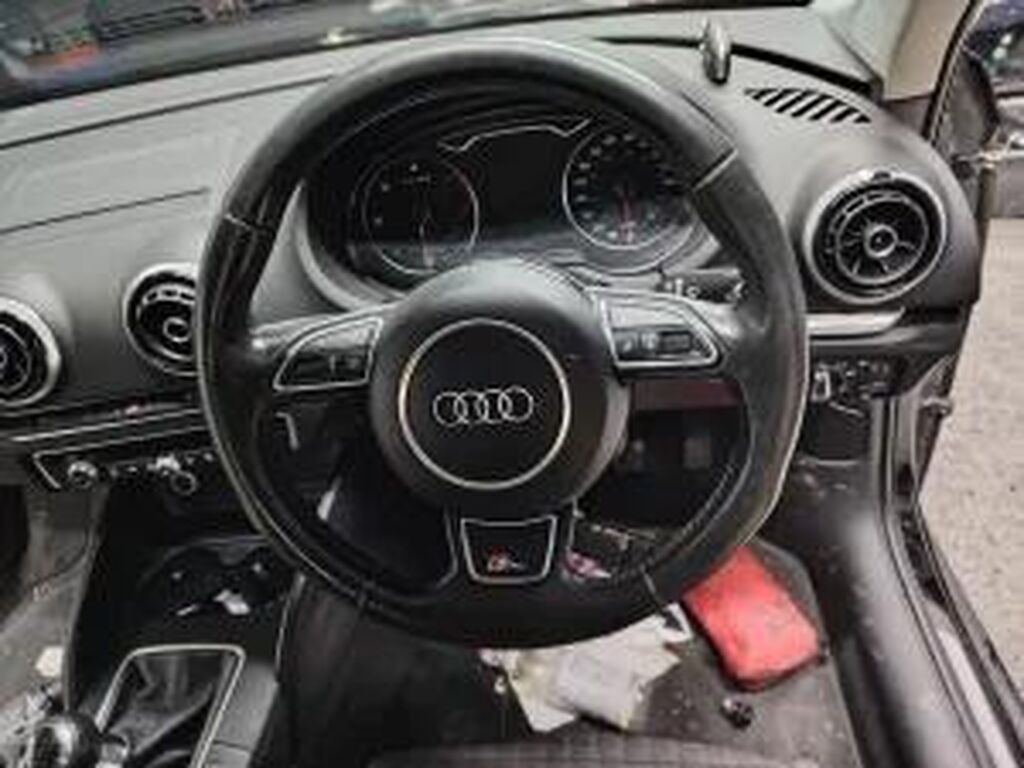 Audi a3 8v volan sa airbegom . Audi a3 8v volan sa airbegom Kontakt 50