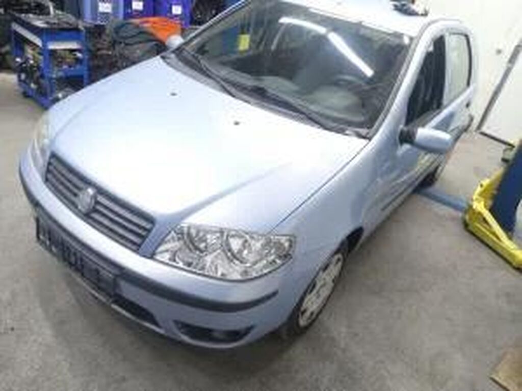 Fiat Punto 3 farovi. Fiat Punto 3 faroviOriginalni delovi Moguca