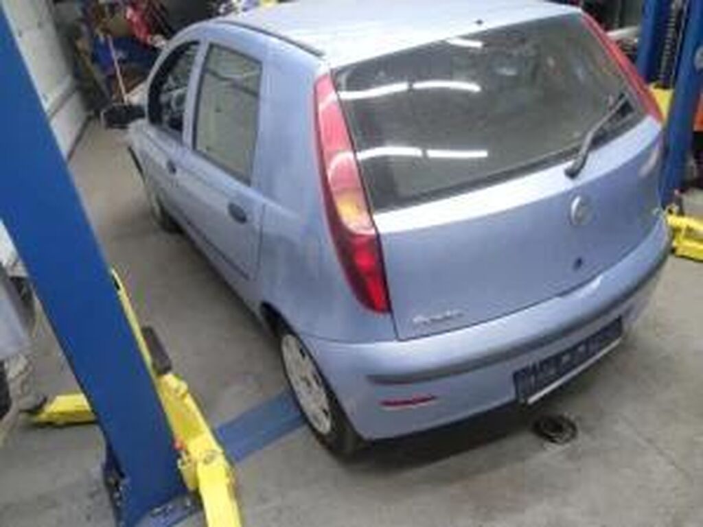 Fiat Punto 3 leva vrata kod boje 792. Fiat Punto 3 leva vrata kod boje