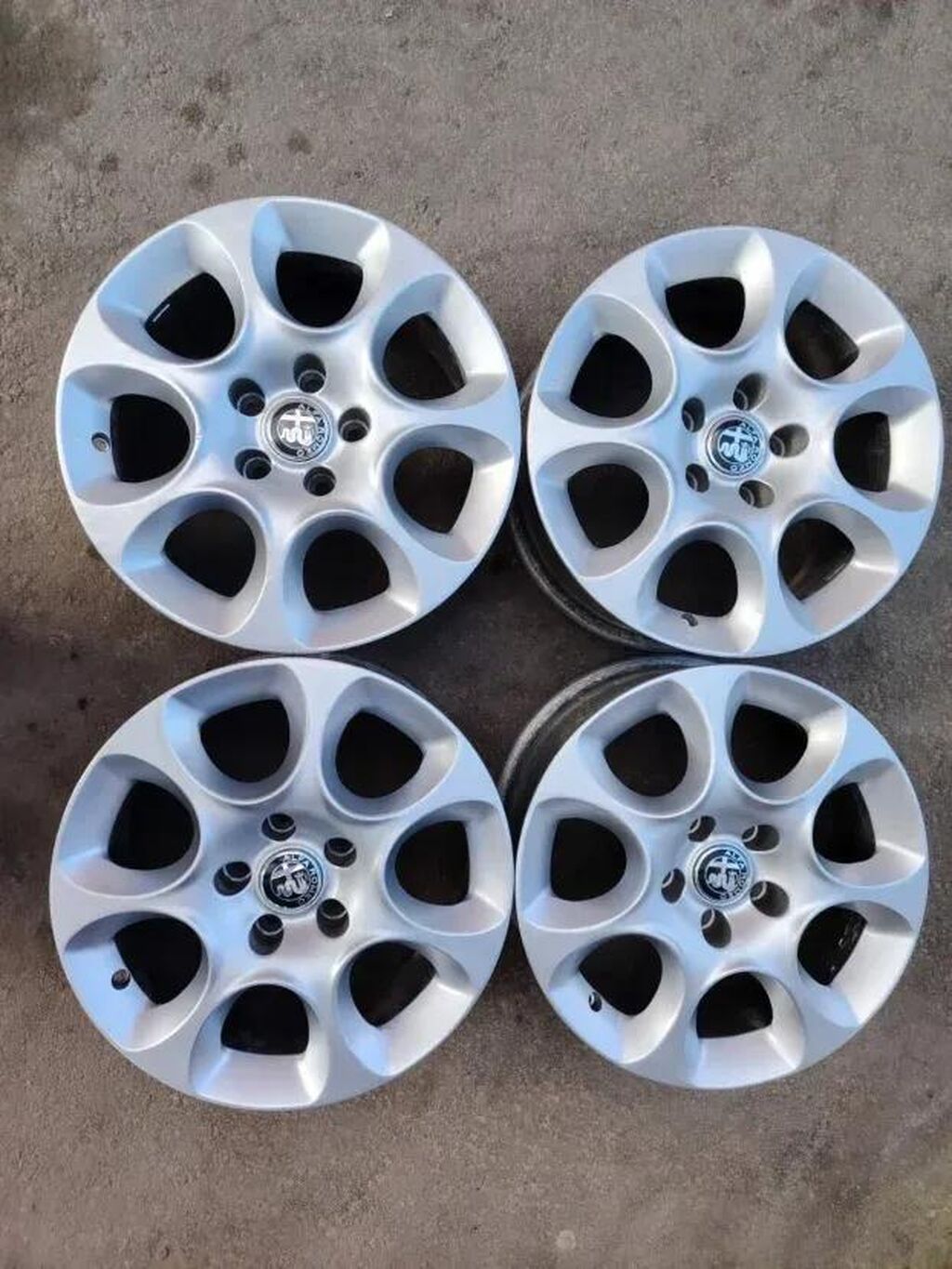 Alu felne R16 Alfa Romeo 5x110. Alu felne R16 Alfa Romeo 5x110 7jx16H2