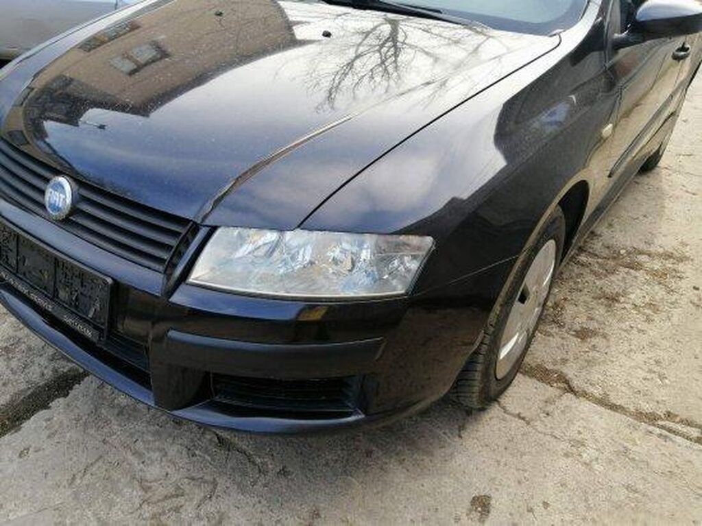 Fiat stilo 3v hauba. Originalni polovni delovi 147-156-GT-159-Fiat
