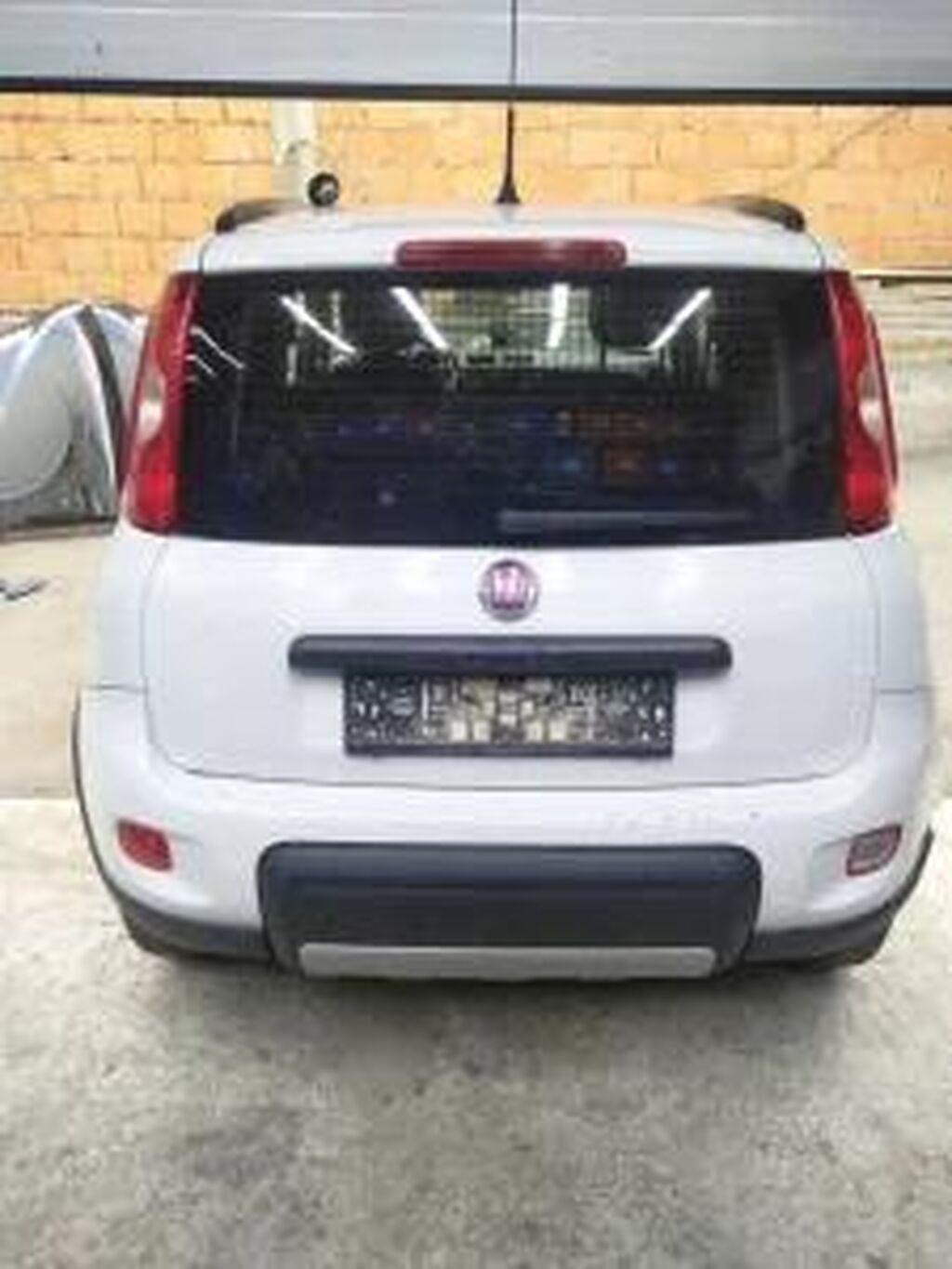 Fiat panda 3 zadnje staklo petih vrata. Fiat panda 3 zadnje staklo