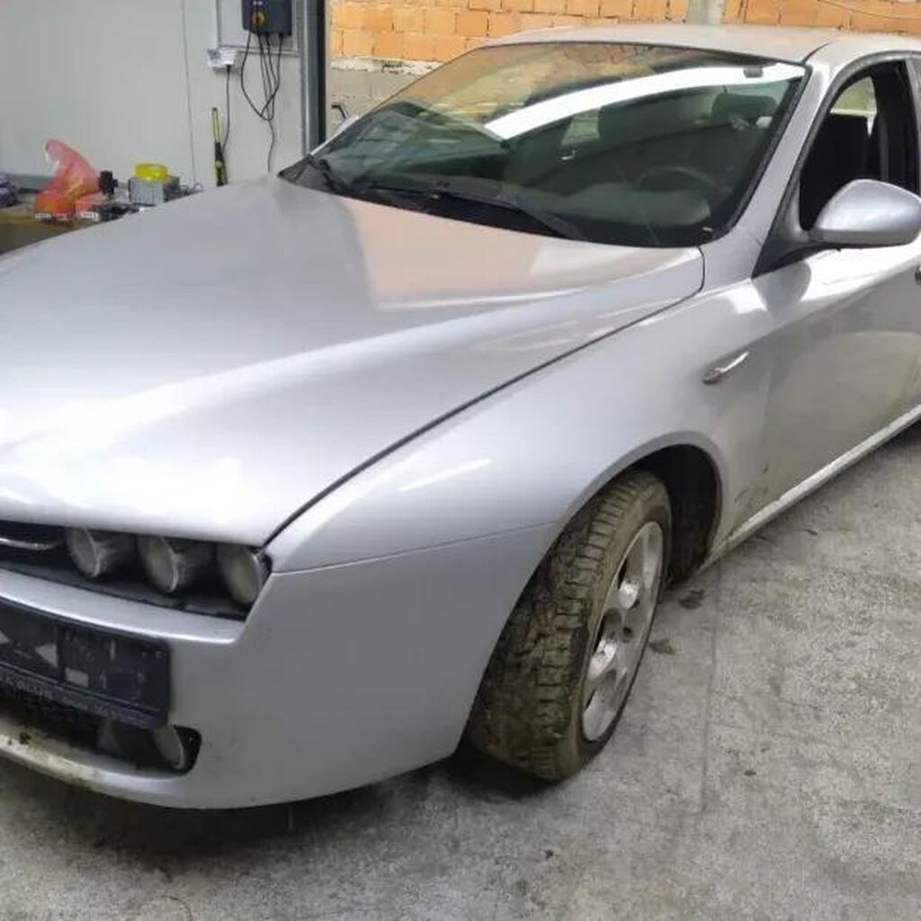 Alfa Romeo 159 retrovizori kod boje 565/A. Alfa Romeo 159 retrovizori