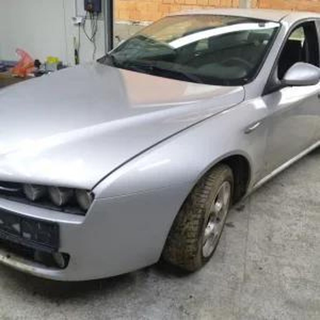 Alfa Romeo 159 branik prednji kod boje 565/A. Alfa Romeo 159 branik