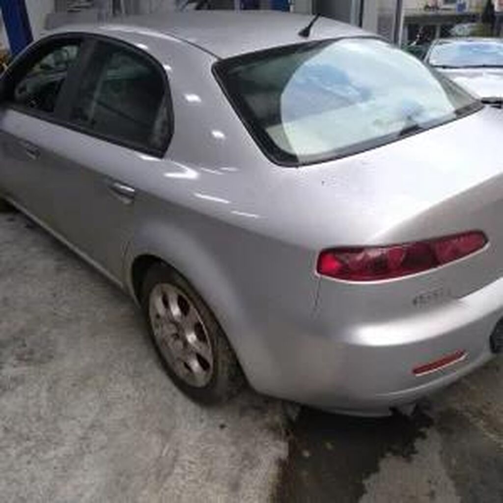 Alfa Romeo 159 zadnji branik kod boje 565/A. Alfa Romeo 159 zadnji