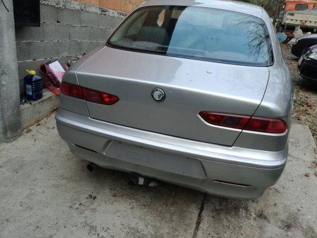 Alfa Romeo 156 GEPEK. Cena se odnosi na goli gepek Polovni orginalni