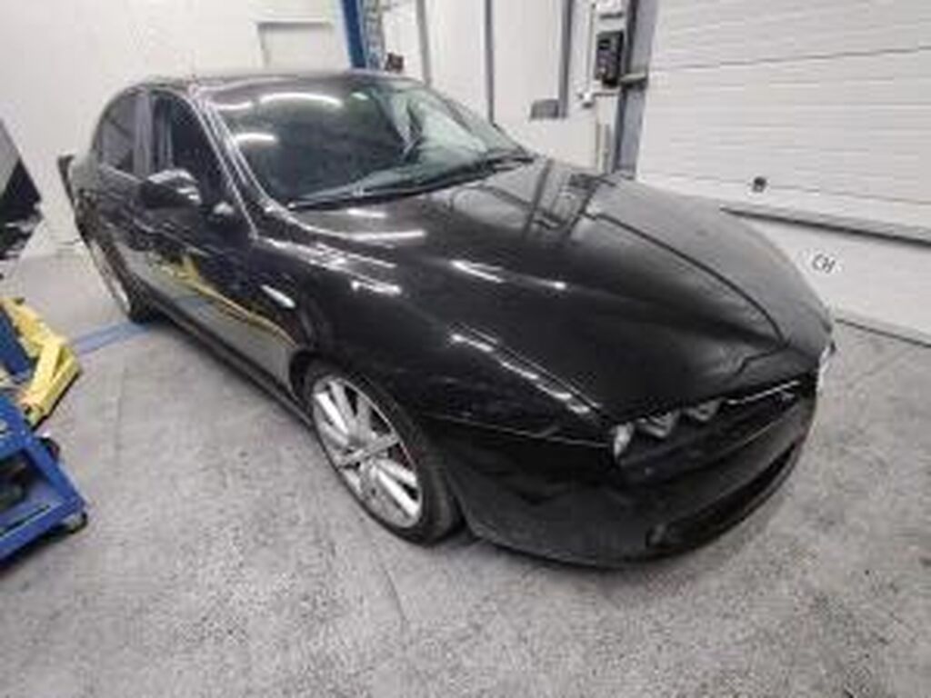 Alfa Romeo 159 2.4 TI kompletan auto u delovima kod boje 601. Alfa