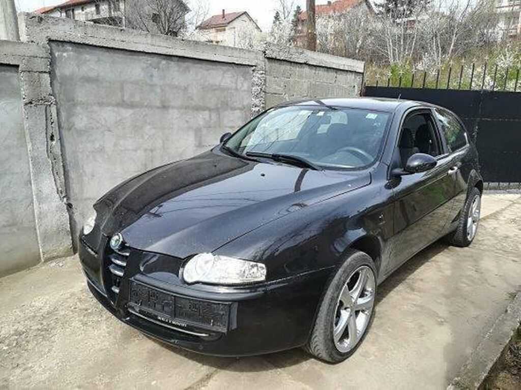 Alfa 147 krilo levo. Alfa 147 krilo levo