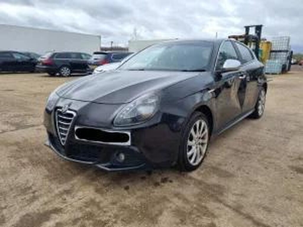 Alfa Romeo Giulietta hauba kod boje 805. Alfa Romeo Giulietta hauba