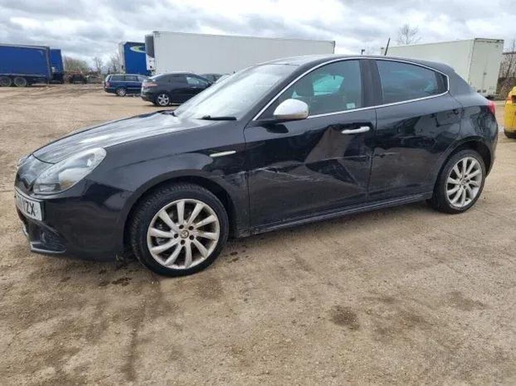 Alfa Romeo Giulietta levo krilo kod boje 805. Alfa Romeo Giulietta