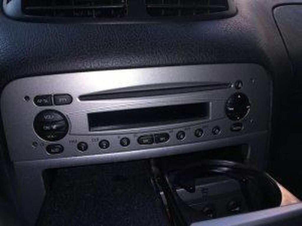 CD radio za Alfu 147. CD radio za Alfu 147 Kontakt 369 1 pre 13 dana