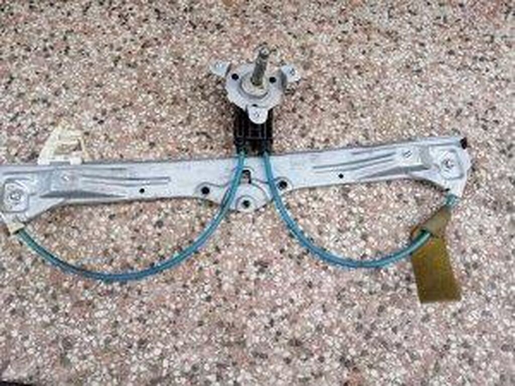 Fiat bravo 2 zadnji desni podizac rucni. Fiat bravo 2 zadnji desni