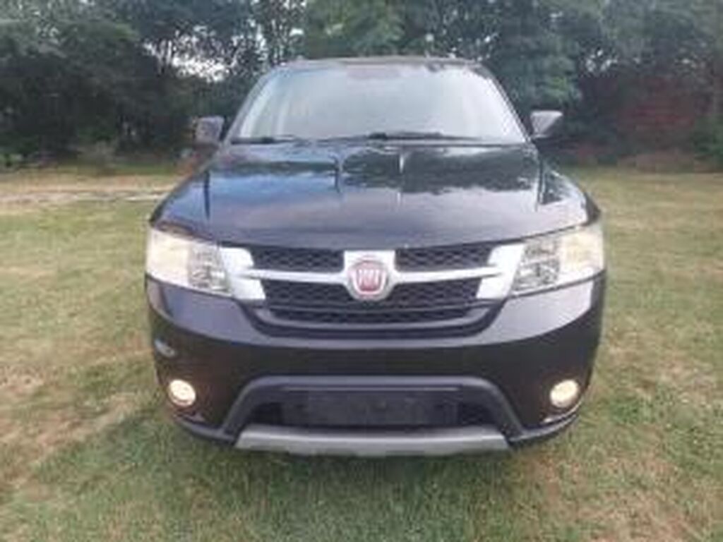 Fiat freemont prednji branik crni. Fiat freemont prednji branik
