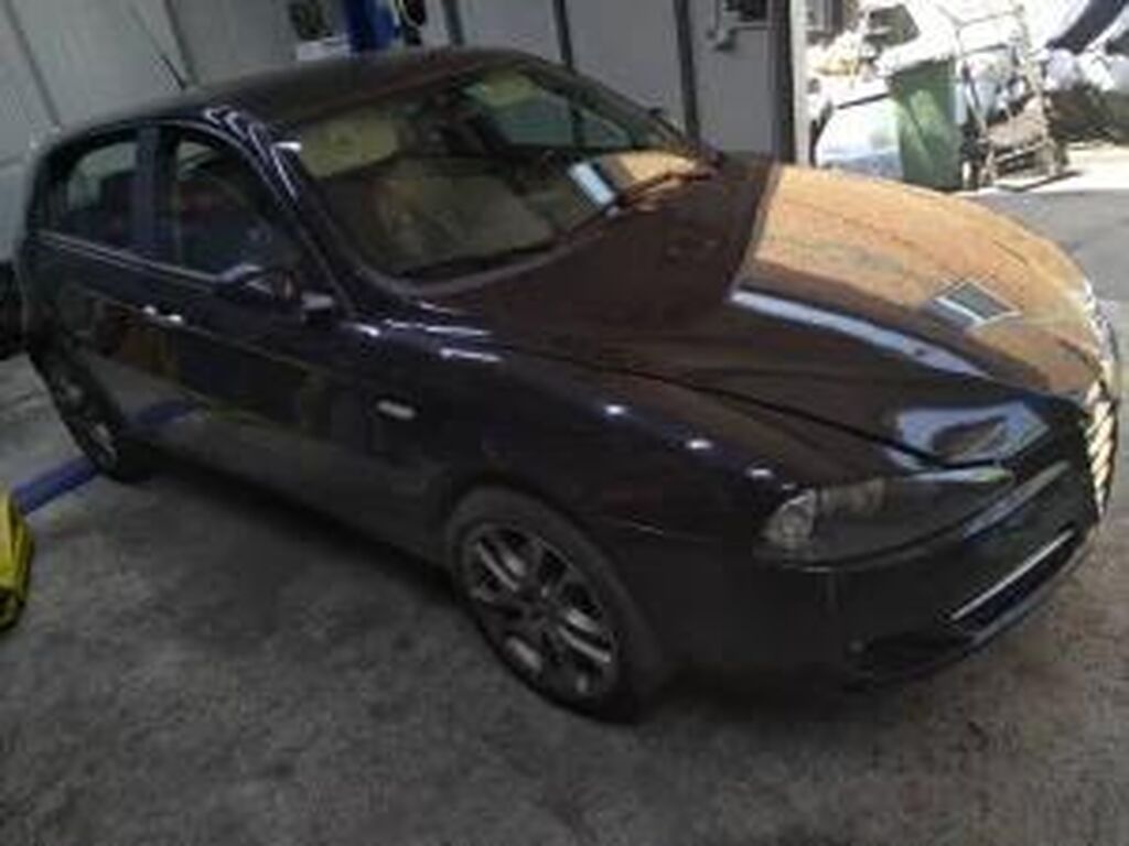 Alfa Romeo147 restyling hauba 876/a. Alfa Romeo147 restyling hauba