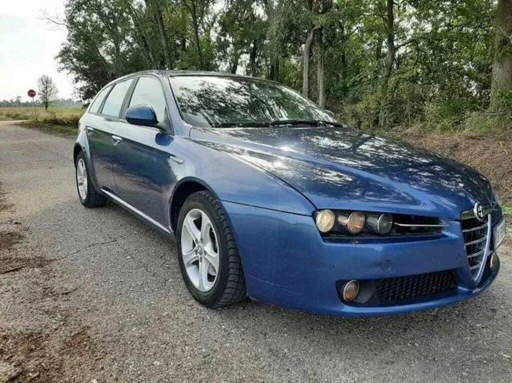 Alfa Romeo 159 Krilo desno kod boje 275A. Alfa Romeo 159 Krilo desno