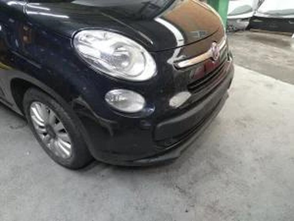 Fiat 500l prednji branik kod boje 909/b. Fiat 500l prednji branik kod