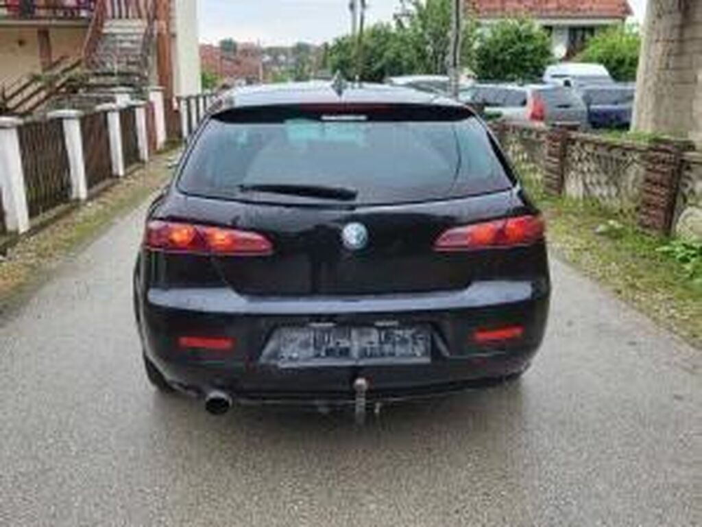 Alfa Romeo 159 zadnji branik. Zadnji branik Ukoliko zelite da