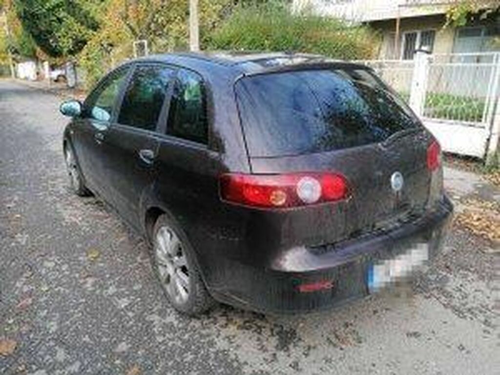 Fiat Croma Gepek sa staklom. Fiat Croma Gepek sa staklomOriginalni