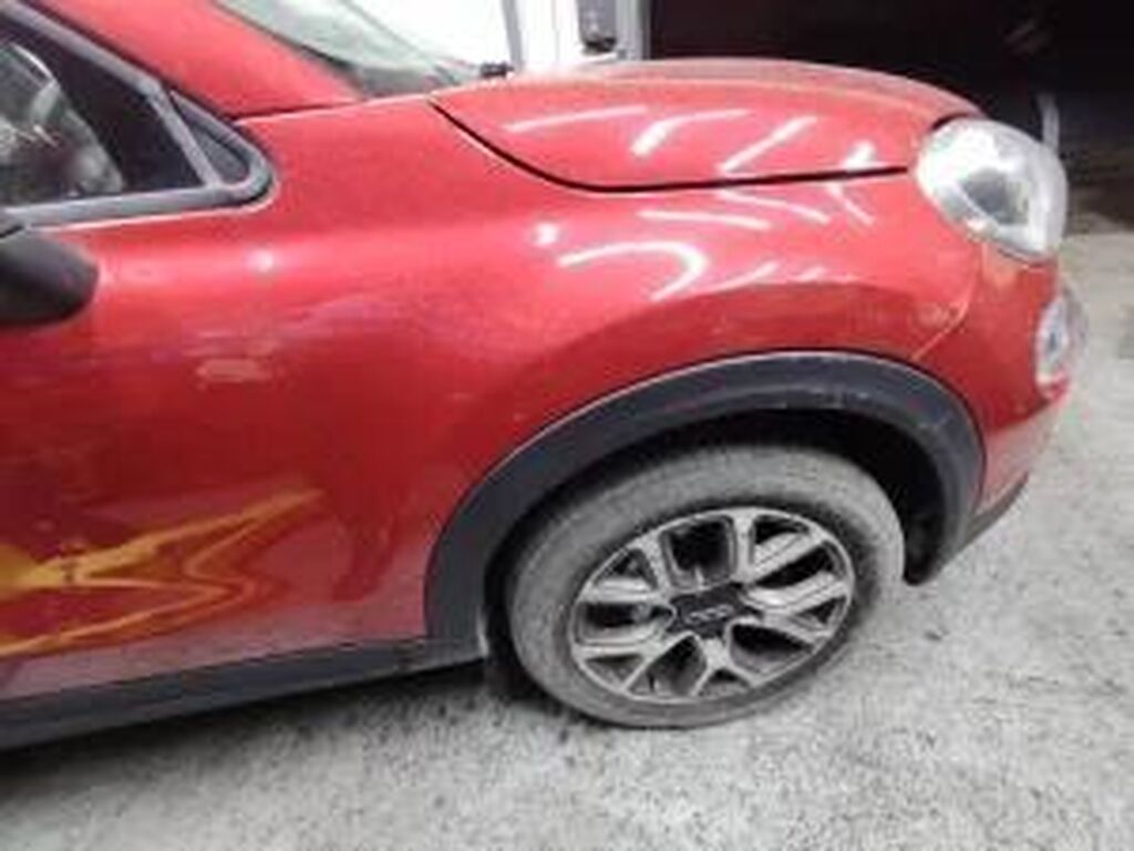 Fiat 500x Cross desno krilo kod boje 831. Fiat 500x Cross desno krilo