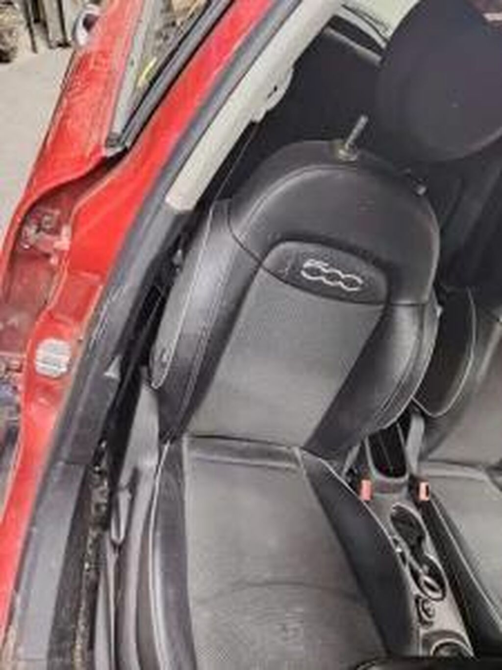 Fiat 500x Cross sedista polu kozna. Fiat 500x Cross sedista polu kozna