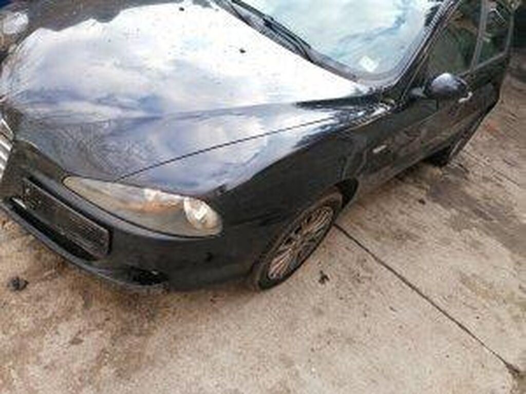Alfa Romeo 147 RESTYLING levo krilo. Alfa Romeo 147 RESTYLING levo