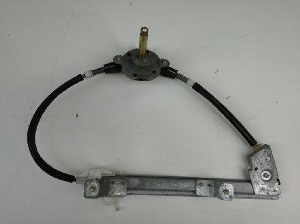 Alfa Romeo 156-rucni podizac stakla-zadnji. Alfa Romeo 156-rucni