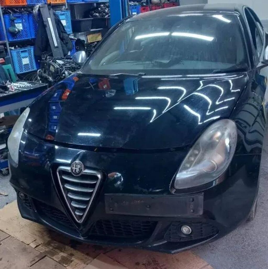 Alfa Romeo Giulietta branik prednji kod boje 601/b. Alfa Romeo