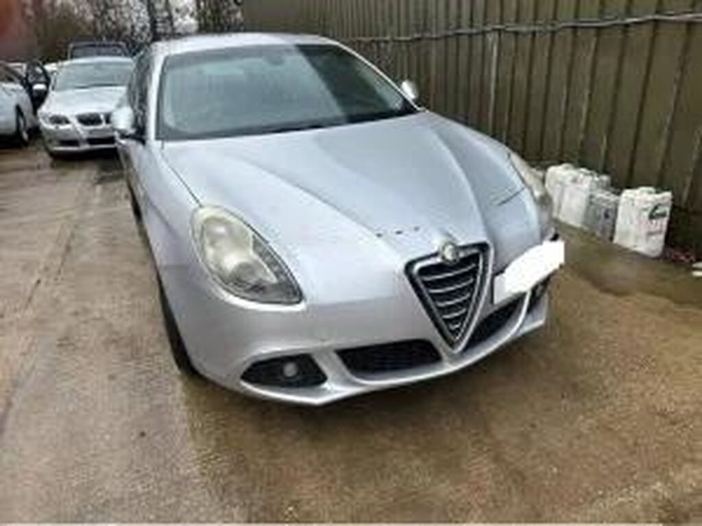 Alfa Romeo Giulietta hauba kod boje 620/B. Alfa Romeo Giulietta hauba