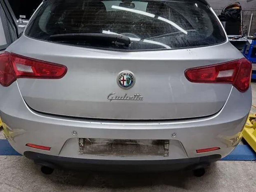 Alfa Romeo Giulietta gepek vrata sa staklom. Alfa Romeo Giulietta