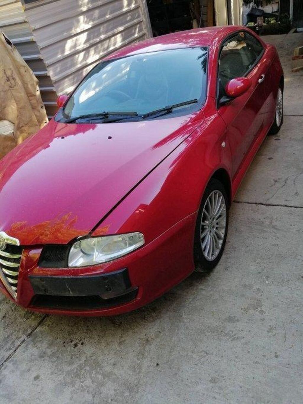 Alfa Romeo GT levo krilo. Alfa Romeo GT levo krilo Kontakt 76 2 danas