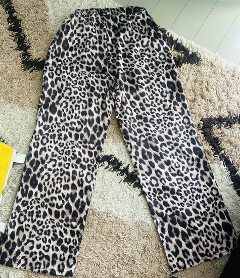 Satenske siroke pantalone animal print