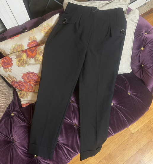 558. Crne pantalone Zara