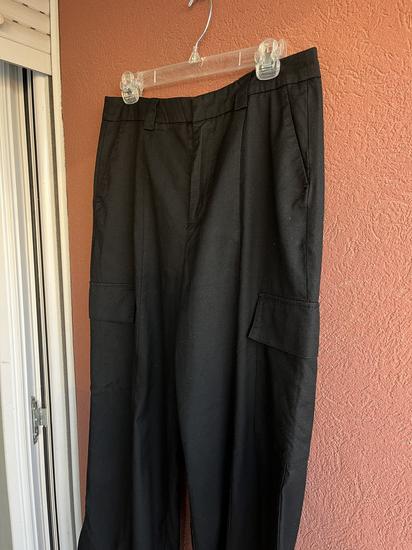 RESERVED crne pantalone