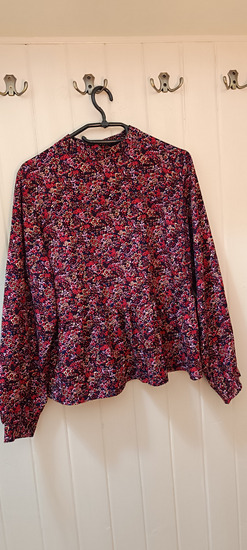 Boohoo cvetna bluza