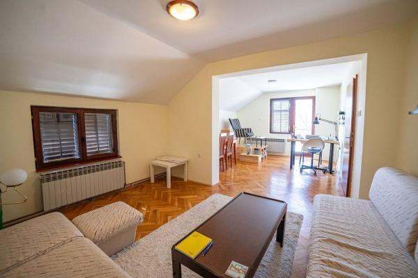 Kuća na prodaju, 220m2, 216.300€