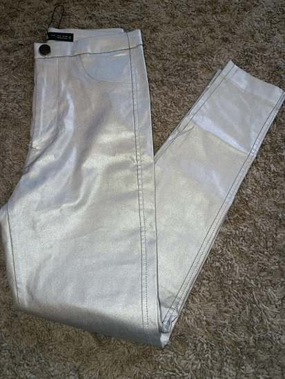 Nove duboke Zara pantalone sedef