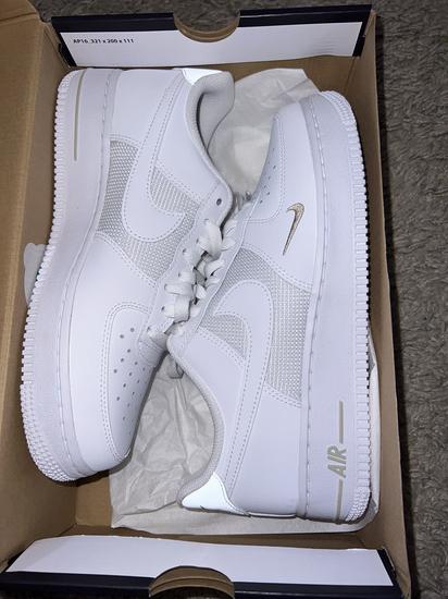 NIKE Air Force 1 '07 LV8 broj 40,5 cm 25,5 NOVO