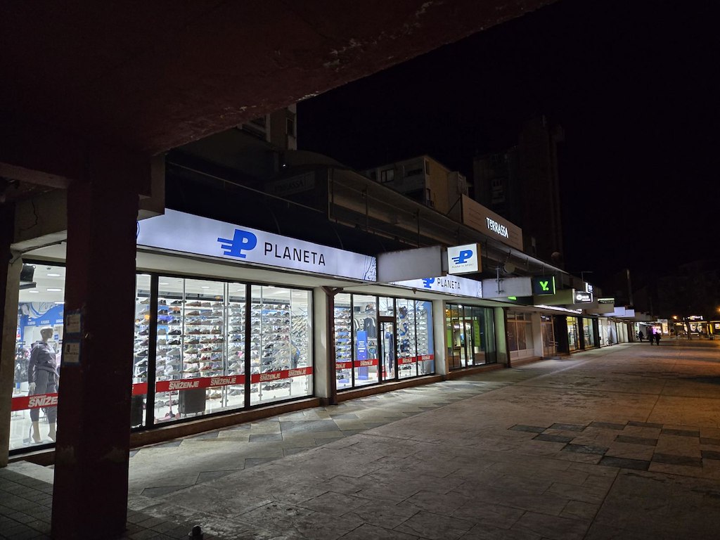 Lokal 154m2 centar pesacka zona