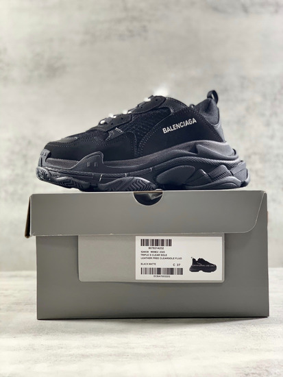 Balenciaga Triple S black