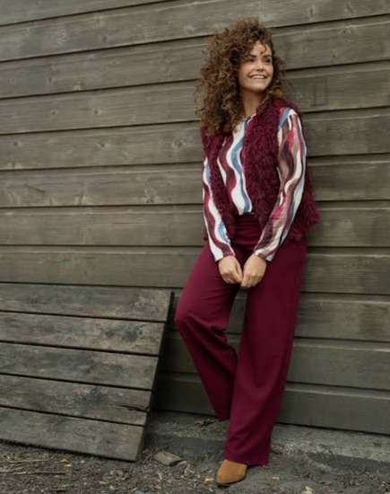 Bershka burgundi pantalone