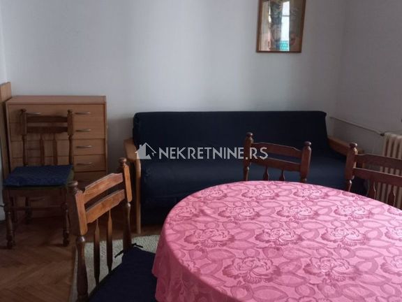 Izdaje se namešten jednoiposoban stan površine 41m² na Bulevaru