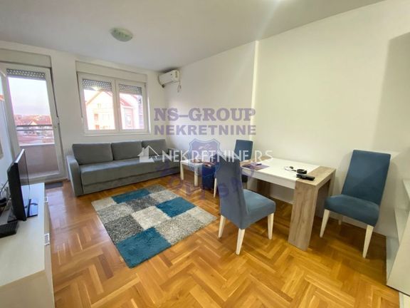 Izdaje se dvosoban, kompletno namešten stan površine 42m²