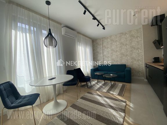 #45881, Izdavanje, Stan, K-DISTRIKT, 900 EUR