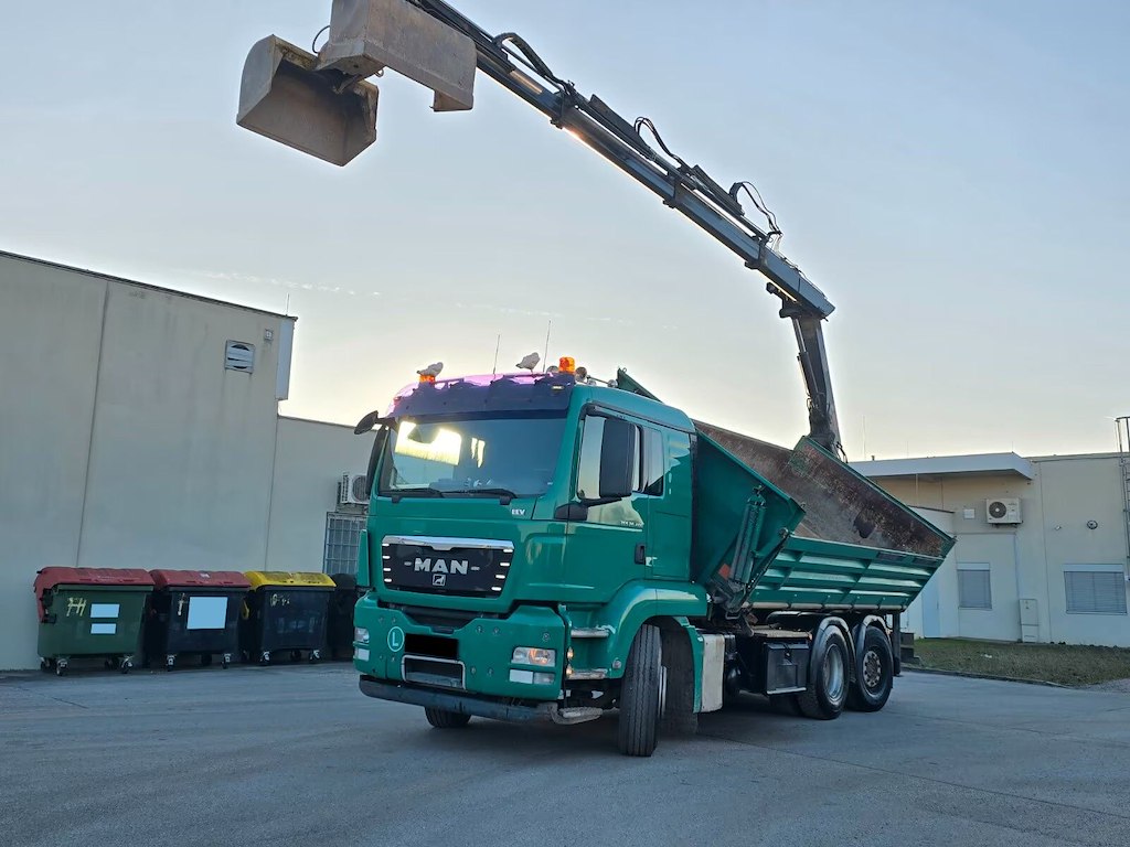 MAN TGS 26.400 2 way tipper truck + Crane kiper