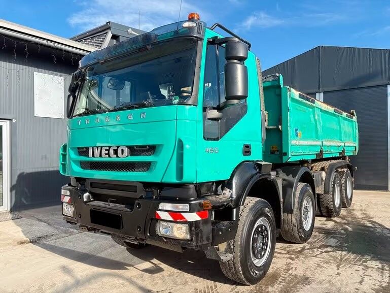 IVECO Trakker 450 3-way tipper truck kiper
