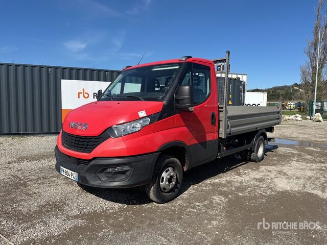 Prodaje se IVECO Daily 35C12 kamion s ravnom platformom < 3.5t na aukciji