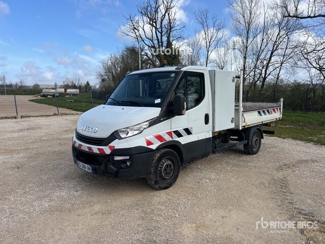 Prodaje se IVECO Daily 35-120 kamion s ravnom platformom < 3.5t na aukciji
