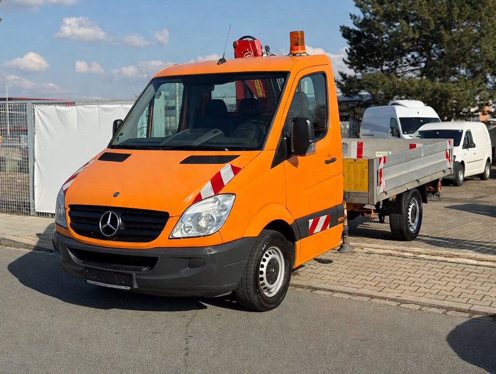 Mercedes-Benz Sprinter 313 Flatbed 25Micro / Fassi Crane kamion s ravnom platformom < 3.5t
