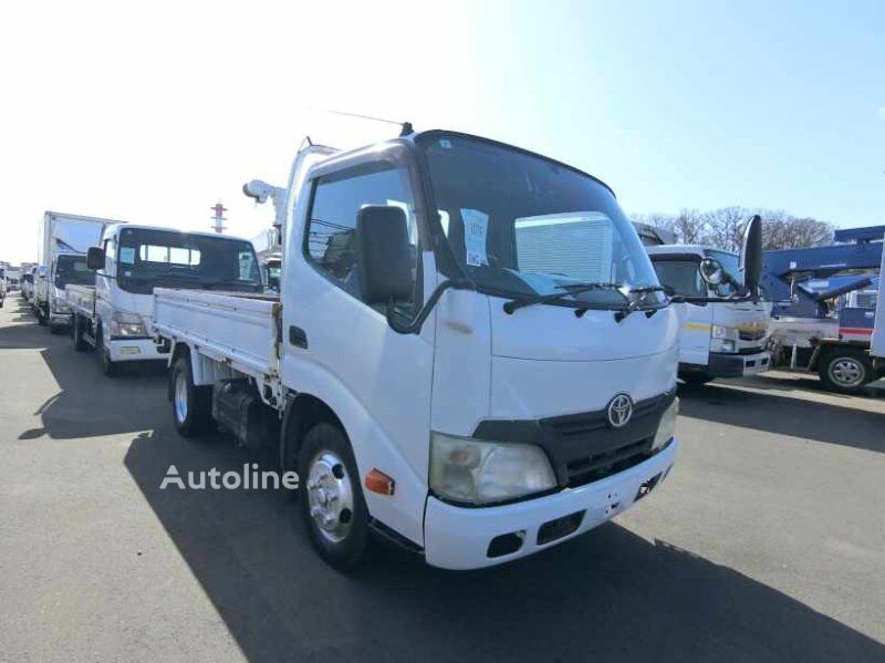 Toyota DYNA kamion s ravnom platformom < 3.5t